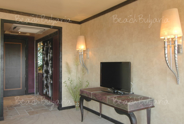 Royal Castle Hotel in Elenite: online booking, prices and reviews ...