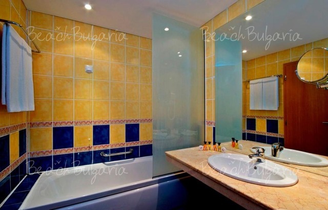Sol Nessebar Bay in Nessebar: online booking, prices and reviews ...